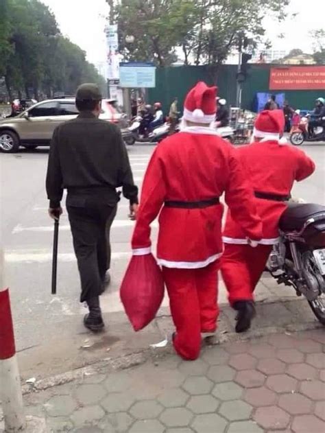 Tổng hợp những hình ảnh hài hước về hình ảnh hài hước về ông già Noel