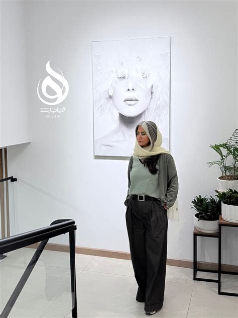 رویا جاویدنیا، بازیگر، با میکاپ جدید در سالن زیبایی عکس