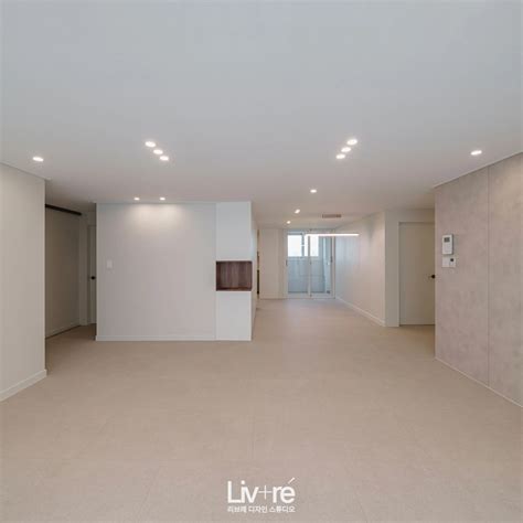 따뜻한 우드 포인트와 모던한 감각이 어우러진 홈인테리어 첨단동부 43평 리모델링공사리브레디자인 라이프스타일 슈퍼앱 오늘의집