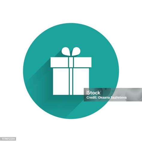 긴 그림자로 격리 된 흰색 선물 상자 아이콘입니다 녹색 원 버튼입니다 벡터 일러스트레이션 기념일에 대한 스톡 벡터 아트 및 기타