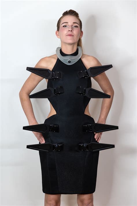 ‘robotic Dress Uses Simple Techniques To Combine 3d Printed Parts With