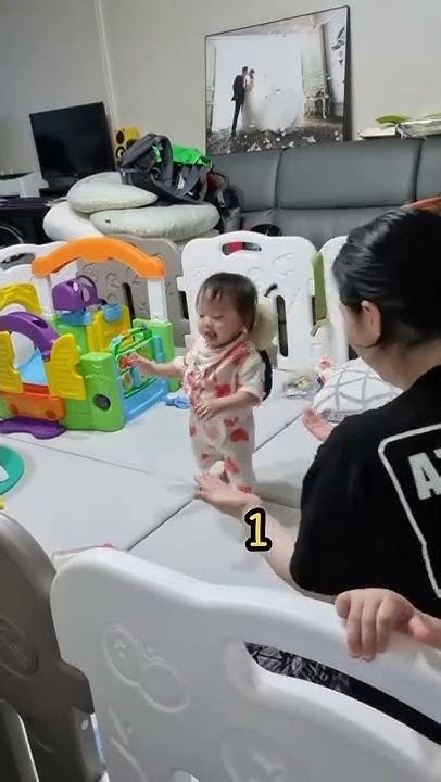 11개월 아둥이들 걷기연습 과연 그녀는 성공할 것인가 쌍둥이 자매 육아 발달과정 일상 Youtube