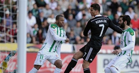 퇴장 호날두 발길질 가격 장면