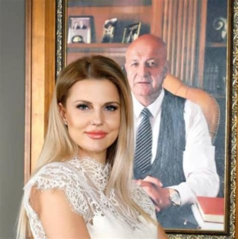 Бояна Шарлопова с ново лице и нов мъж пет години след смъртта на съпруга си СНИМКИ За Жената