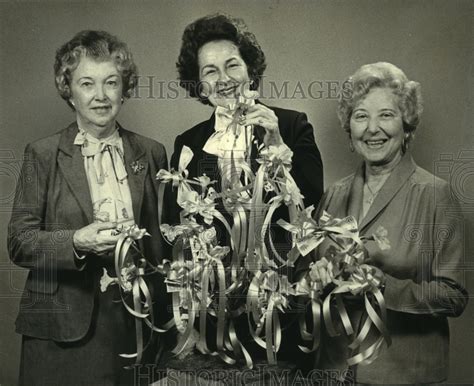1981 Sophie L Gumble Guild Presents A Gala Of Fabulous Prizes