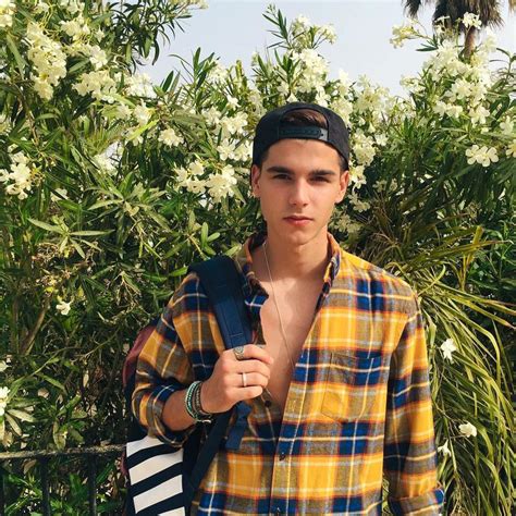 صور شباب مصر شباب دمه خفيف ويحب الضحك صباحيات