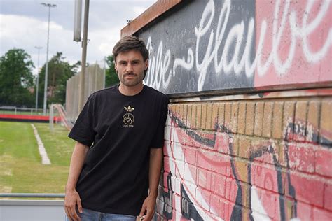 1 Fc Nürnberg Tom Baack Verstärkt Das Defensive Mittelfeld