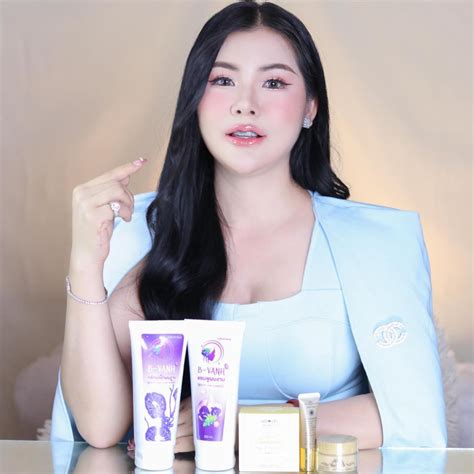 ຊື່ວັນ ຊື່ວັນ ແມ່ທີມລາຍໃຫຍ່ແບນສາຍນໍ້າ