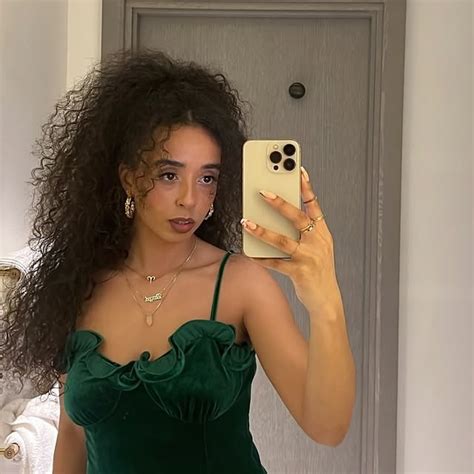 Skye Round Skyeround Threads Say More