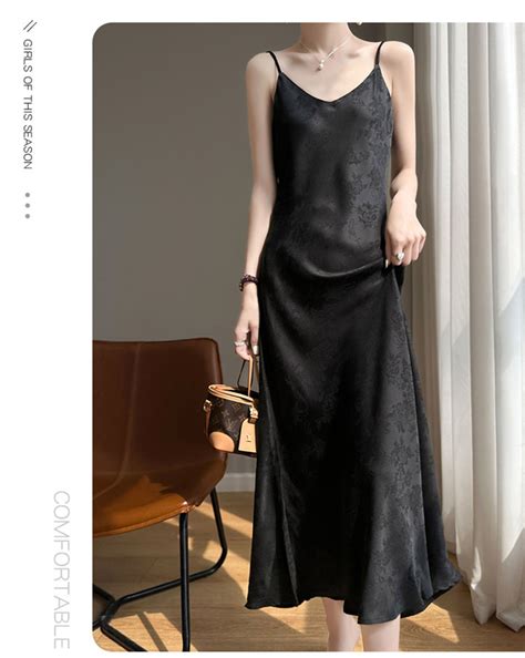 真丝吊带连衣裙女2024夏季内搭吊带裙醋酸缎面时尚法式气质修身裙 阿里巴巴