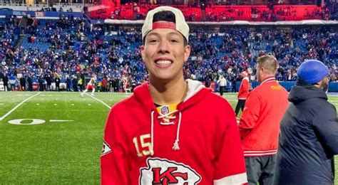 Jackson Mahomes Announces Hes Officially Back [video]