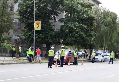 Малки полицаи раздаваха листовки за безопасно шофиране в Монтана