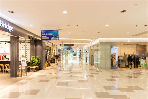 城市商场购物消费纵深场景高清图片下载 正版图片500179443 摄图网