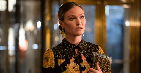 Riviera Season 3 Julia Stiles On Importance Of Episode 1 Time Jump