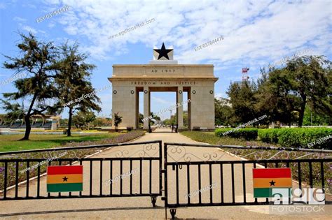 Independence Arch In Accra Ghana Stock Photo Picture And Low Budget