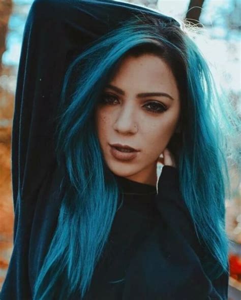 87 ФОТО эффектных девушек с синими волосами