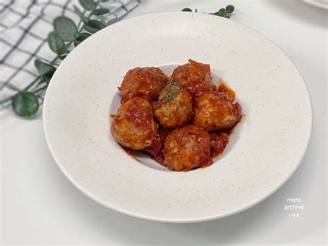 부드럽고 달콤한 돼지고기 미트볼 만들기
