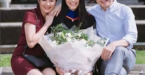 รวมรูปภาพของ คิดว่าน้องสาว เกรซ ชนินทร ภรรยา หมู ดิลก สวยโกงอายุมาก รูปที่ 3 จาก 11