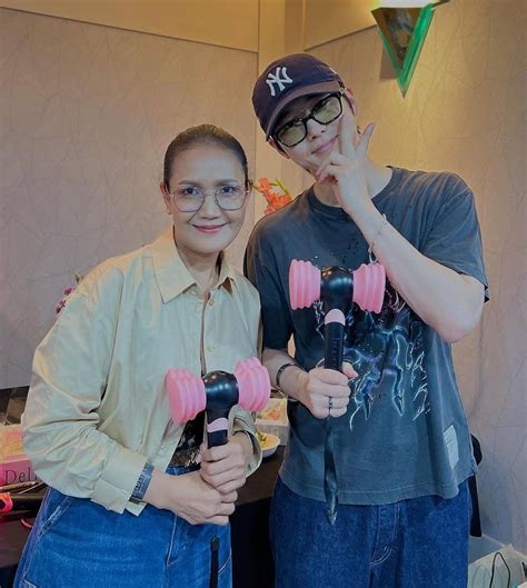 Lisa De Blackpink Y Suho De Exo Sorprenden Con Su Cercana Amistad