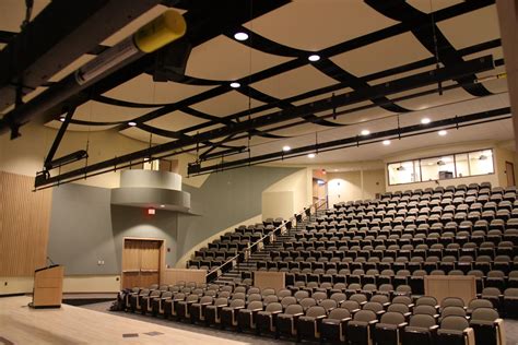 A Guide To Theatrical And Stage Lighting Installation