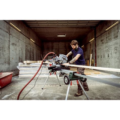 Пила торцовочная Metabo KGS 305 M