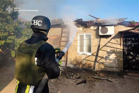 Рятувальники Нікополя ліквідували пожежі які виникли внаслідок обстрілів 6 вересня фото