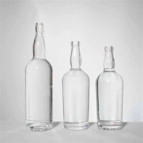750ml254oz Flint Glass Classic Spirits Bottle