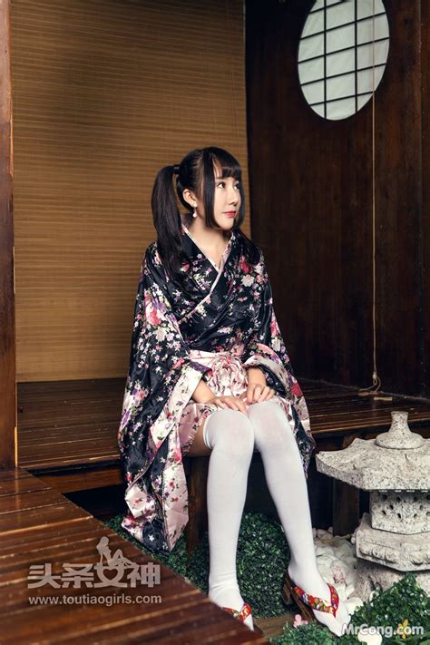 Toutiao 2017 06 14 Model Xiao Xiao 笑笑 37 Photos