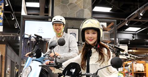 전기스쿠터 타고 달려봐요