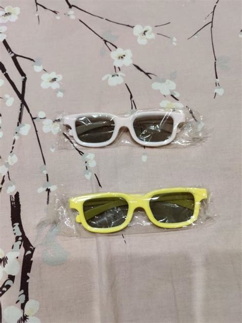 Двоє 3 д окулярів 100 грн як нові одягнуті один раз — ціна 100 грн у каталозі Комплектуючі для