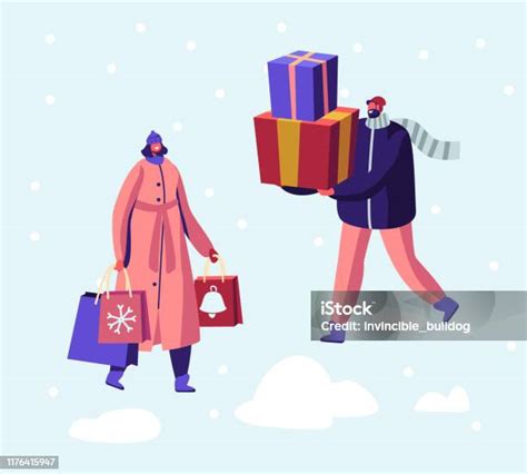 크리스마스와 새해 판매 및 쇼핑 겨울 휴가 준비 선물 상자와 종이 가방으로 걷는 따뜻한 옷에 행복한 남성과 여성 캐릭터 만화 플랫 벡터 일러스트 가방에 대한 스톡 벡터 아트