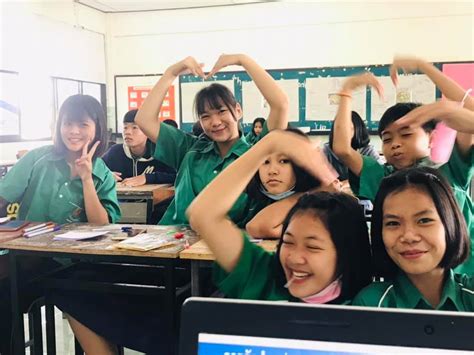 พี่นักเรียน 2 3 ในวันอากาศเย็นๆ 🥶 In Class By Krukritsana Facebook