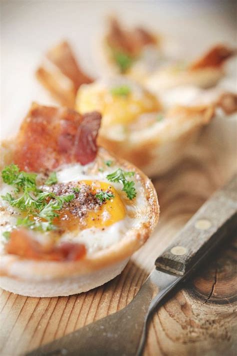 Knapperige Ontbijtcups Met Spek En Een Eitje Recepten Njam