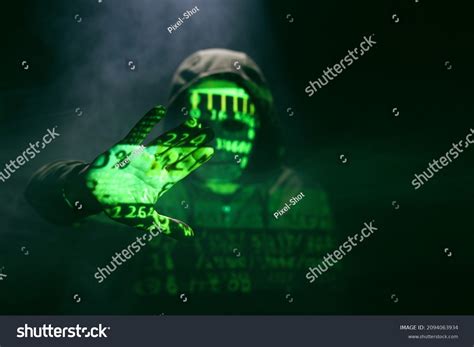 2 507 Hacker hiding 이미지 스톡 사진 및 벡터 Shutterstock
