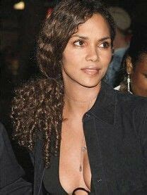 Pin By Jabent On Halle Berry Halle Berry Style Halle Berry Pixie Halle Berry Hot