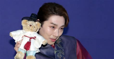 김호영 동성 성추행 주장 A씨 카톡 공개핸드크림 발라줬다 김호영 동성 성추행 주장 A씨 카톡 공개핸드크림 발라줬다