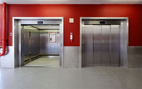 Store Age Peerutin Karol