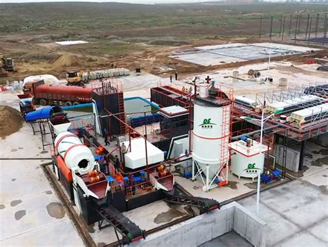 宁夏石油烃污染土壤修复治理项目 客户案例 德森土壤修复设备 德森环境专业生产应用于场地修复、重金属污染土壤修复的土壤淋洗设备、土壤破碎筛分设备等整套土壤修复系统。