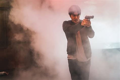 극장가에 봄은 언제 오는가 한국영화 흥행작 부재 2월 관객수 전년 대비 52 감소… 매출은 반토막