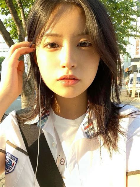 옷에 있는 엘라 이님의 핀 2024 예쁜 여자 얼굴 교복 패션 여자 교복
