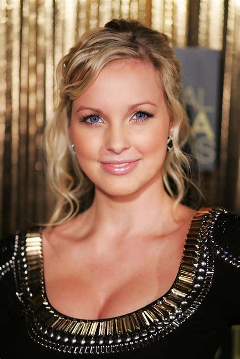 Download Elegant Blonde Celebrityat Event Wallpaper