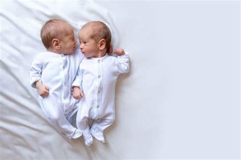 Wat Bijzonder Er Is Een Tweeling Geboren Uit Embryo S Die 30 Jaar