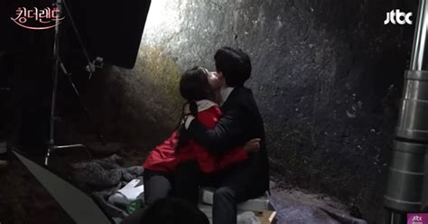 임윤아 이준호 품에 안겨 꽁냥꽁냥 열애설 부른 ‘킹더랜드 케미