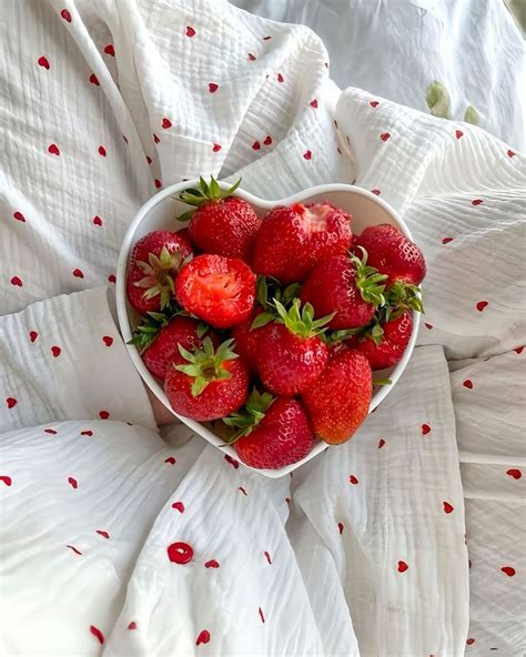 Best 13 Aesthetic Strawberry Artofit
