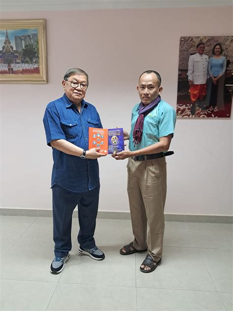 បាននាំយកវណ្ណកម្មស្នាដៃស្រាវជ្រាវ សៀវភៅព្រះជីវប្រវត្តិ និង