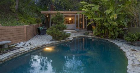 Scary Movie Star Anna Faris Sells Her Secluded Home In The Hollywood
