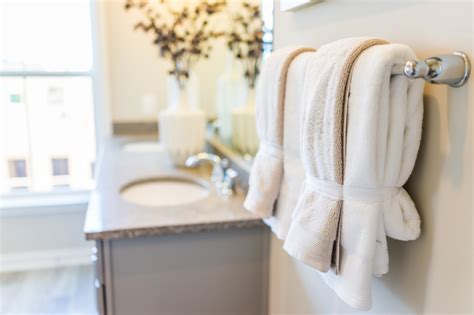 How To Fold Towels Decoratively 6 Cute And Chic Folding Patterns