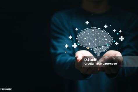 긍정적 인 사고 방식 동기 부여 개념 사람은 뇌와 더하기의 가상 기호를 가지고 있습니다 위기의 시기에도 낙관적인 태도를