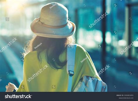 4 608 뒷모습 사람들 이미지 스톡 사진 및 벡터 Shutterstock