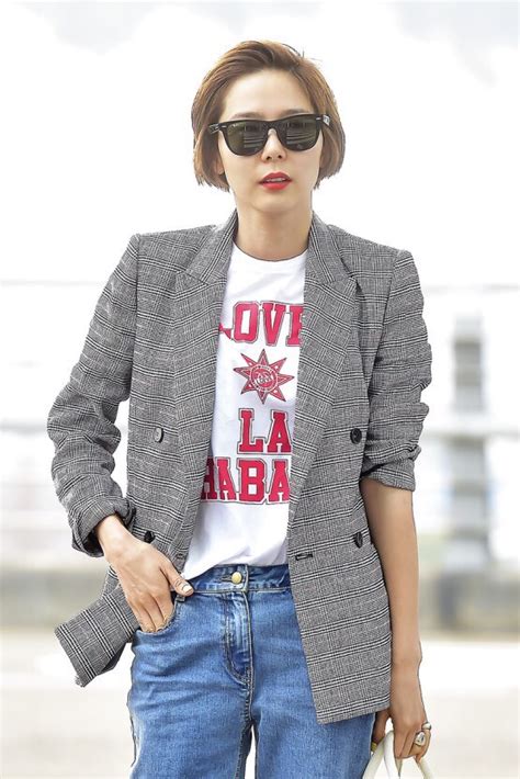 데일리룩 여자 체크자켓 코디 여자연예인 체크자켓 공항패션 네이버 블로그